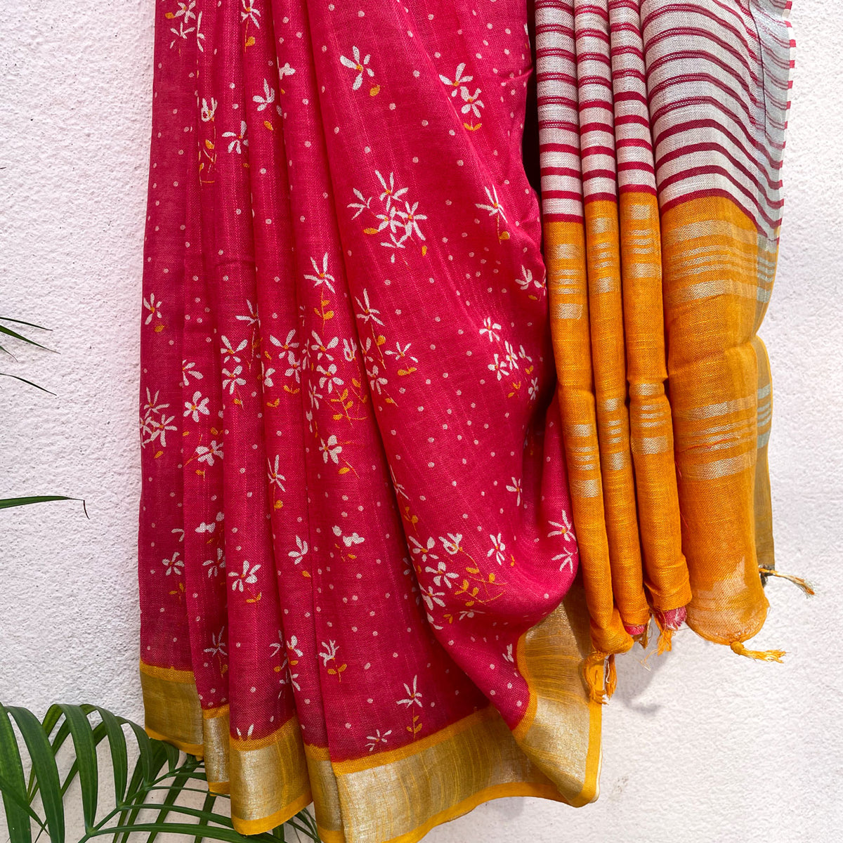 Shop Linen Printed Saree Online I Chinese Red – The Thread Weavers